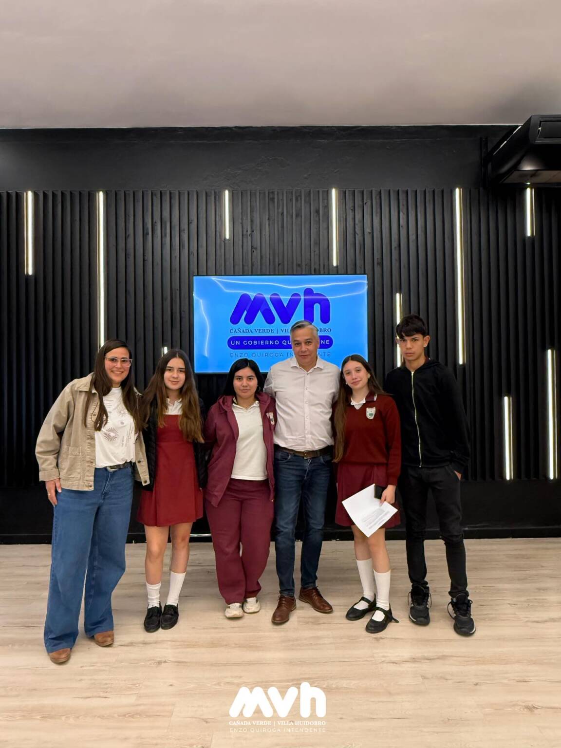 Alumnos y alumnas de 3° año del ILSC y su proyecto sobre el derecho a la educación de los niños ...